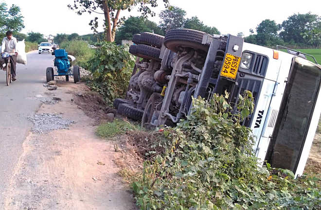 Heavy vehicles take toll on Dadu Majra link road - The Tribune