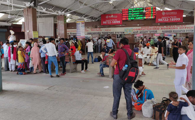 Ahead of festivals, general train coaches jam-packed : The Tribune India