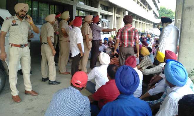 Teachers gherao offices - The Tribune