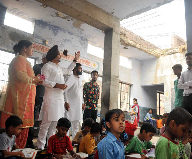 Unsafe school building houses 350 students - The Tribune