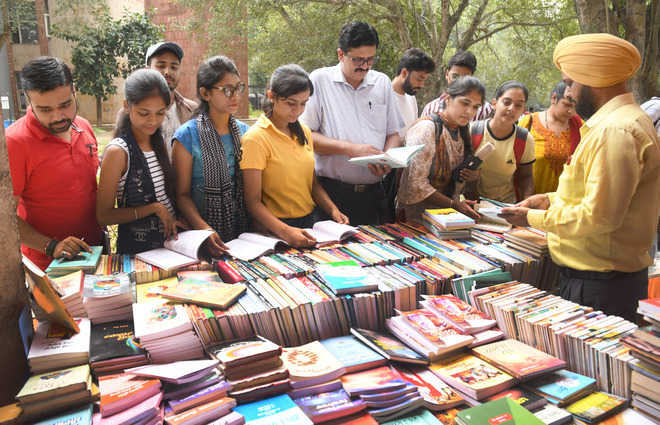 25,000 titles on display at USOL book fair - The Tribune