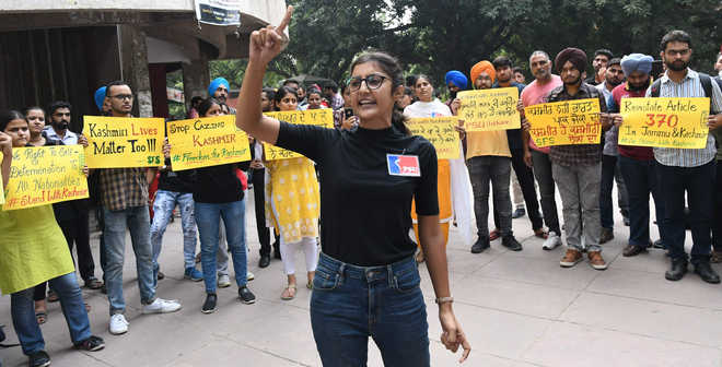 Student outfits protest clampdown in Kashmir - The Tribune